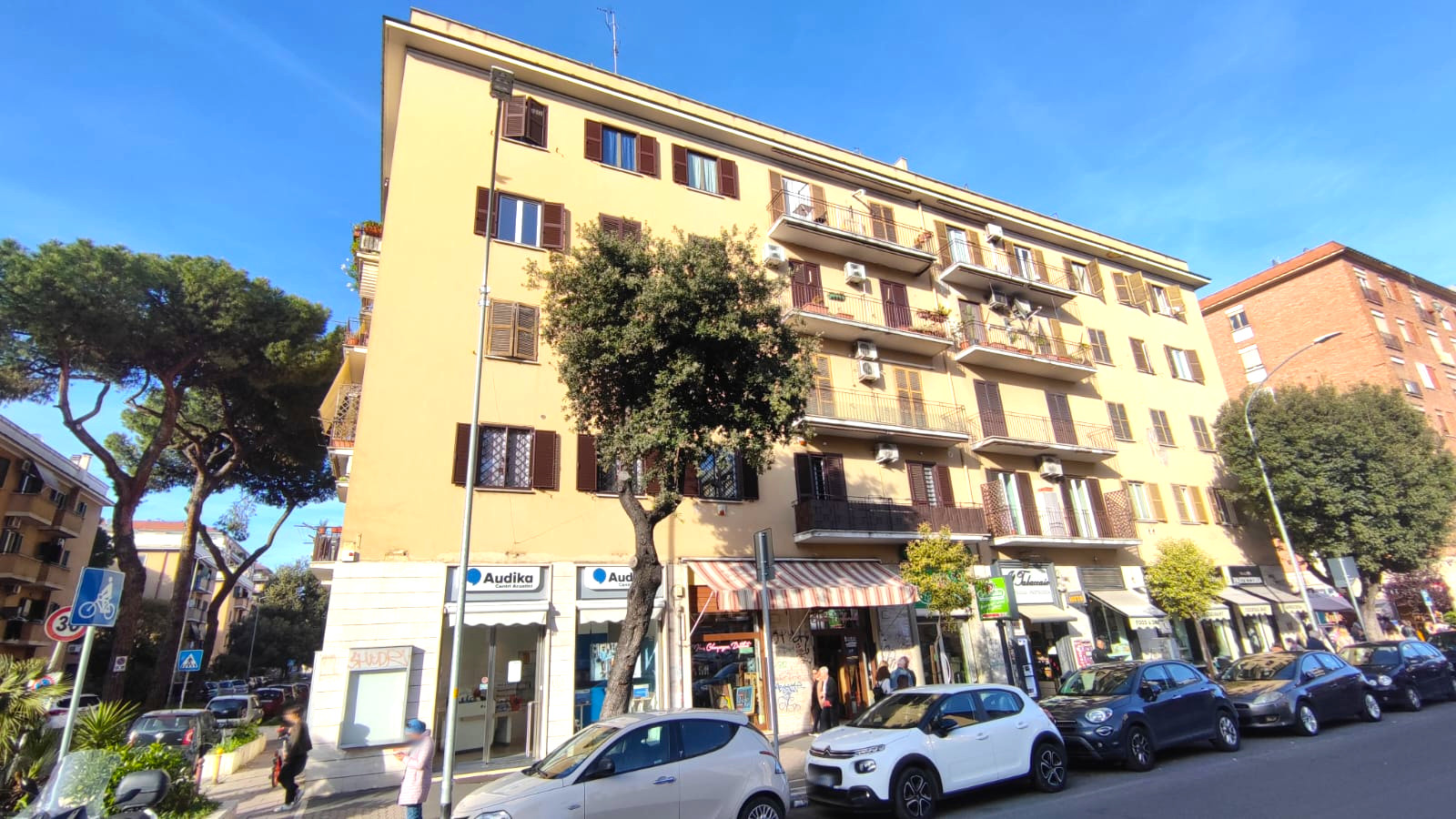 Trilocale Via Publio Valerio – Roma – Don Bosco | Petrucci Immobiliare
