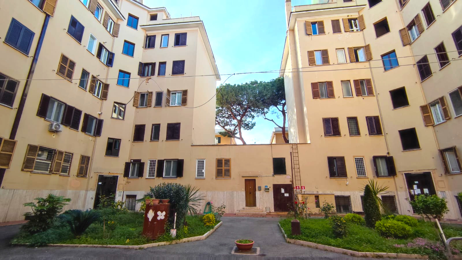 Trilocale Via Publio Valerio – Roma – Don Bosco | Petrucci Immobiliare