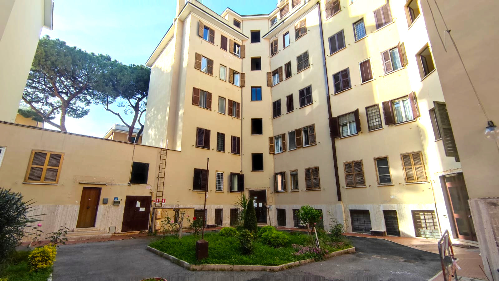 Trilocale Via Publio Valerio – Roma – Don Bosco | Petrucci Immobiliare